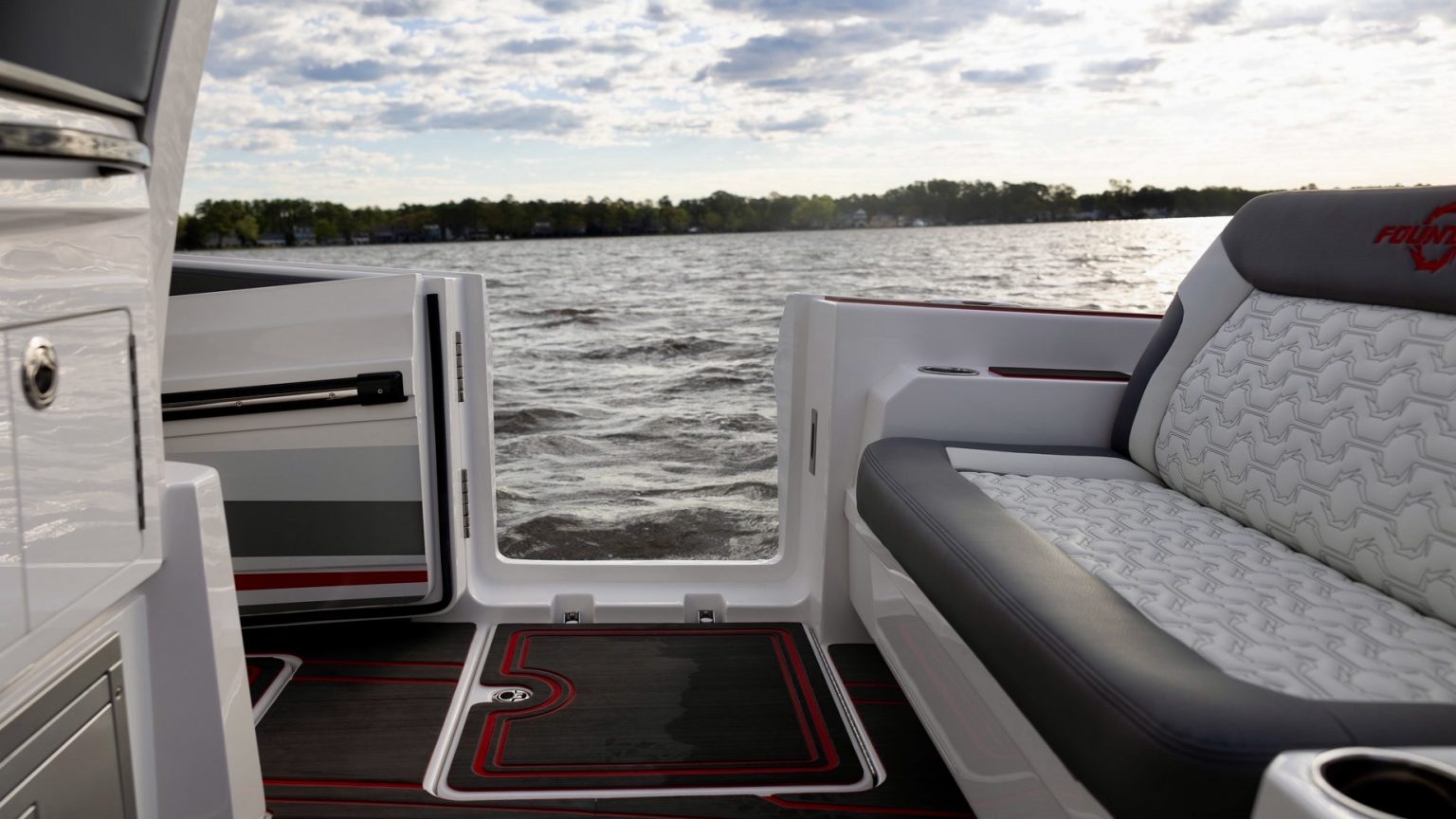 2025 Fountain 43 SCX: Redefining Luxury and Performance - Gearhead Daily