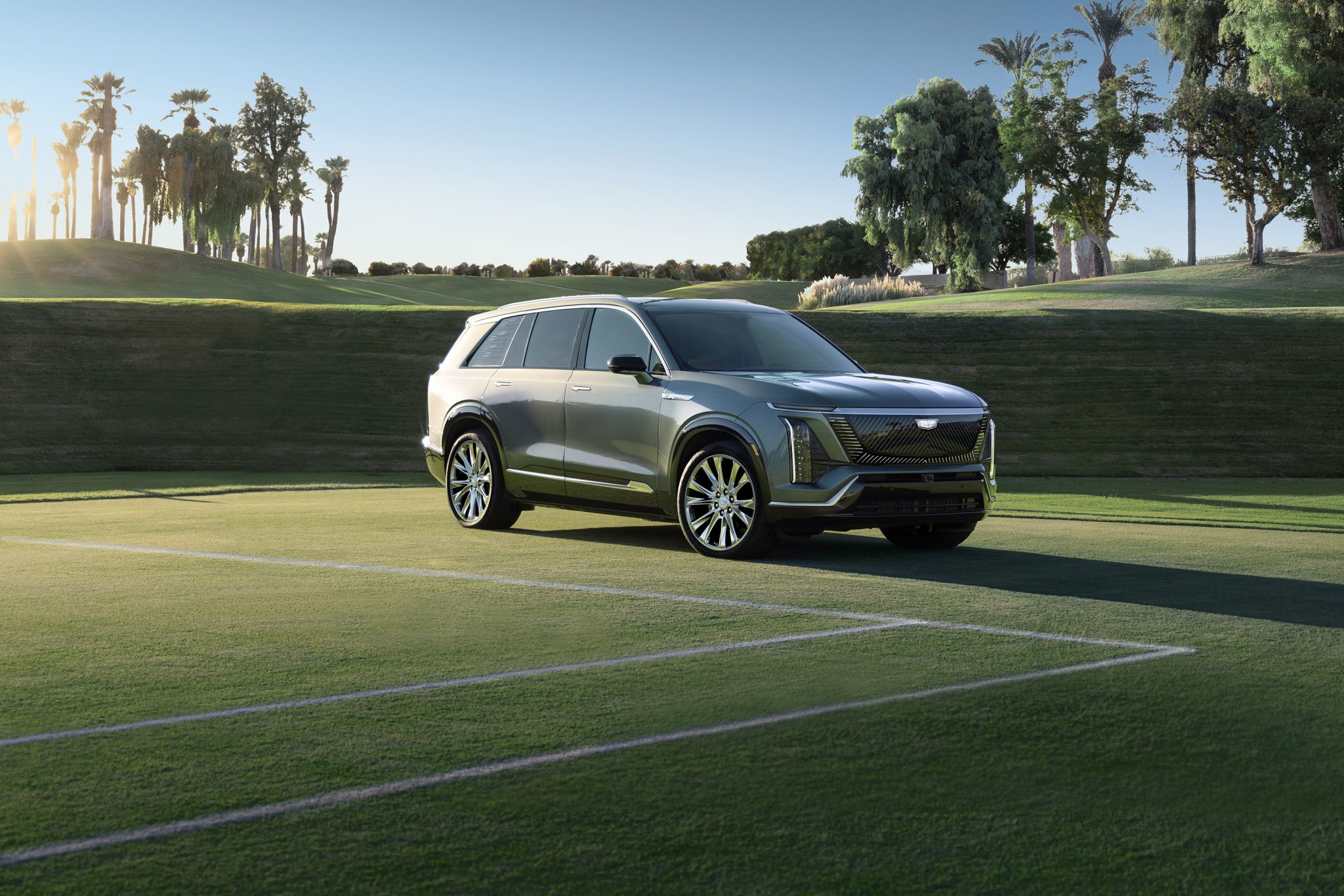 Cadillac Introduces the 2026 VISTIQ EV SUV - Gearhead Daily