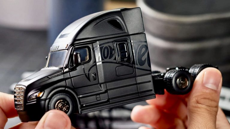 Hot Wheels Elite 64 Freightliner Cascadia