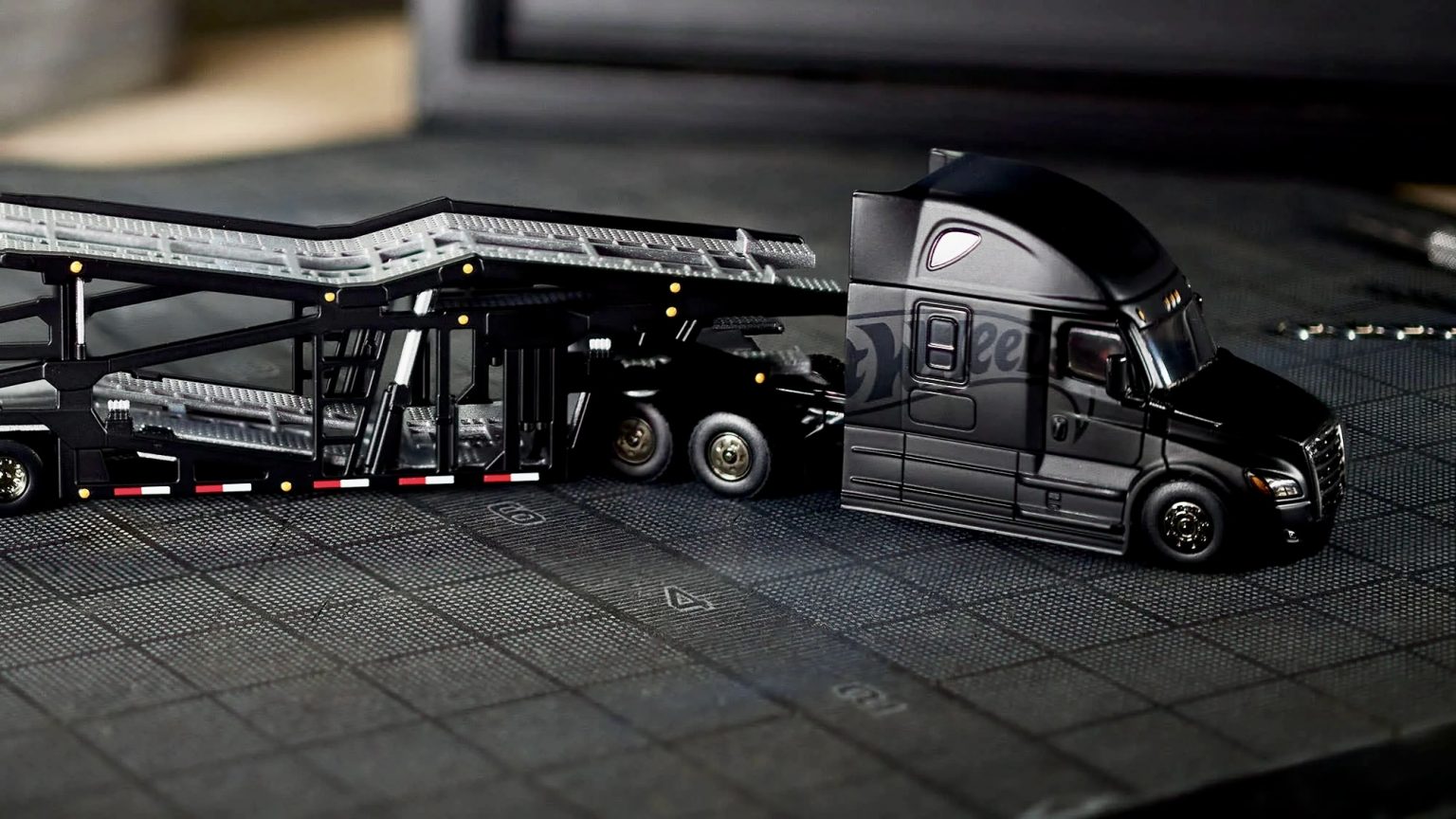 Hot Wheels Elite 64 Freightliner Cascadia