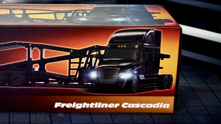 Hot Wheels Elite 64 Freightliner Cascadia