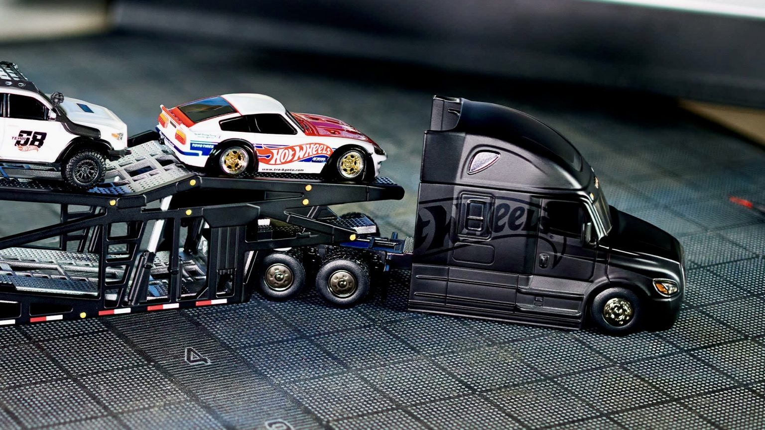 Hot Wheels Elite 64 Freightliner Cascadia