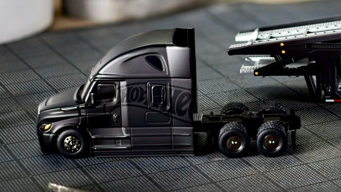 Hot Wheels Elite 64 Freightliner Cascadia