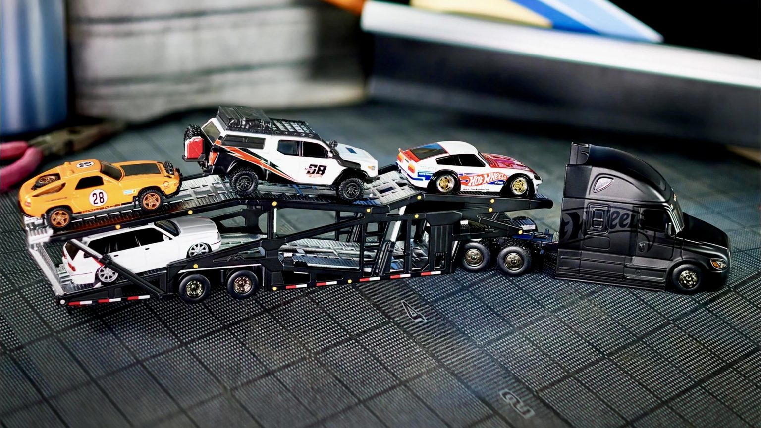 Hot Wheels Elite 64 Freightliner Cascadia