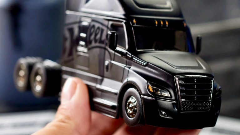 Hot Wheels Elite 64 Freightliner Cascadia